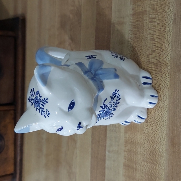 Vintage | Dining | Vintage Blue White Cat Creamerpitcher | Poshmark